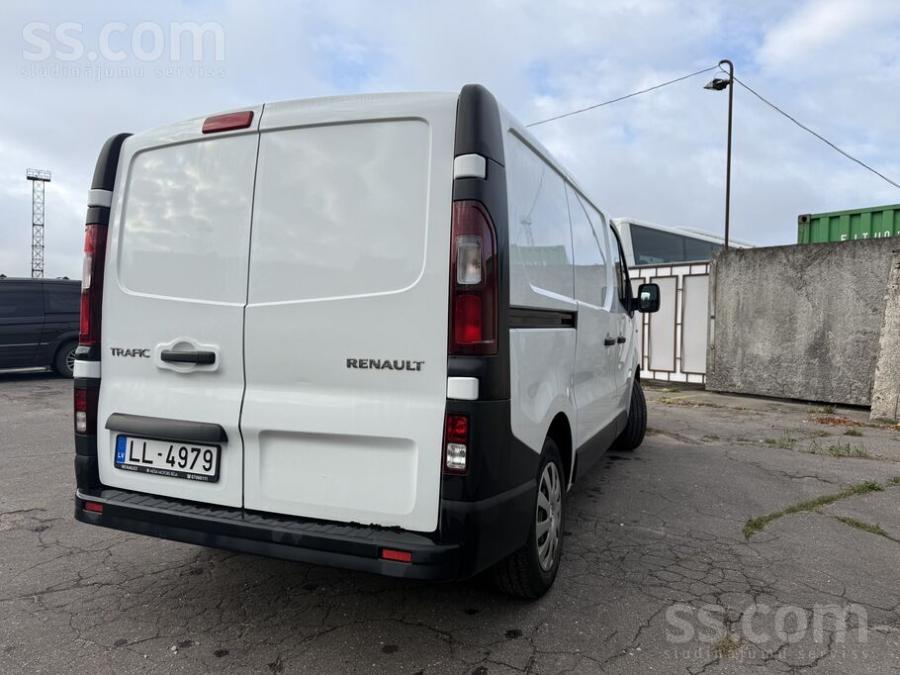 Balts Renault Trafic 2018 Rīga, ar dzinēja tilpumu 1.60 L un nobraukumu 139 tūkst. km par 7000 €, foto 3 vietnē AUTOMOTO.COM.LV