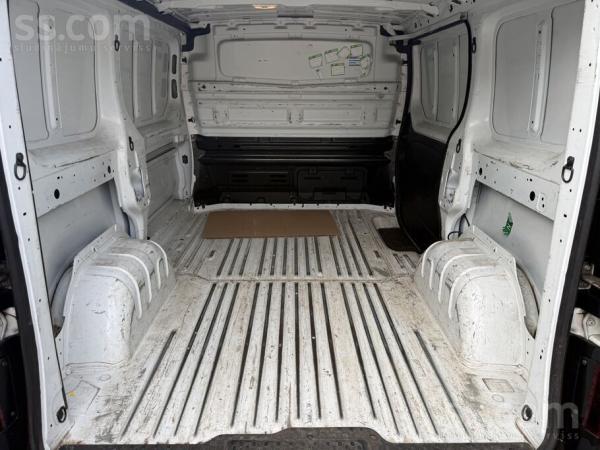 White Renault Trafic 2018 in Riga, with an engine capacity of 1.60 L and mileage of 139 thousand km for 7000 €, photo 6 on AUTOMOTO.COM.LV