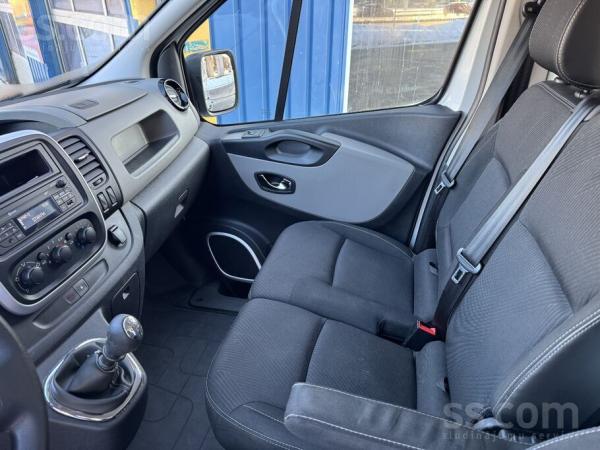 White Renault Trafic 2018 in Riga, with an engine capacity of 1.60 L and mileage of 139 thousand km for 7000 €, photo 9 on AUTOMOTO.COM.LV