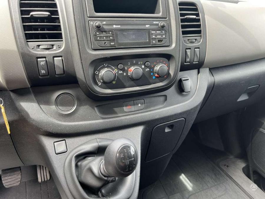 Balts Renault Trafic 2018 Alīta, ar dzinēja tilpumu 1.60 L un nobraukumu 96 tūkst. km par 9668 €, foto 15 vietnē AUTOMOTO.COM.LV