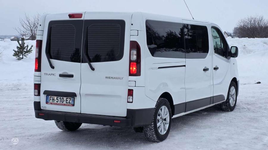 White Renault Trafic 2019 in Klaipeda, with an engine capacity of 2.00 L and mileage of 285 thousand km for 15690 €, photo 2 on AUTOMOTO.COM.LV