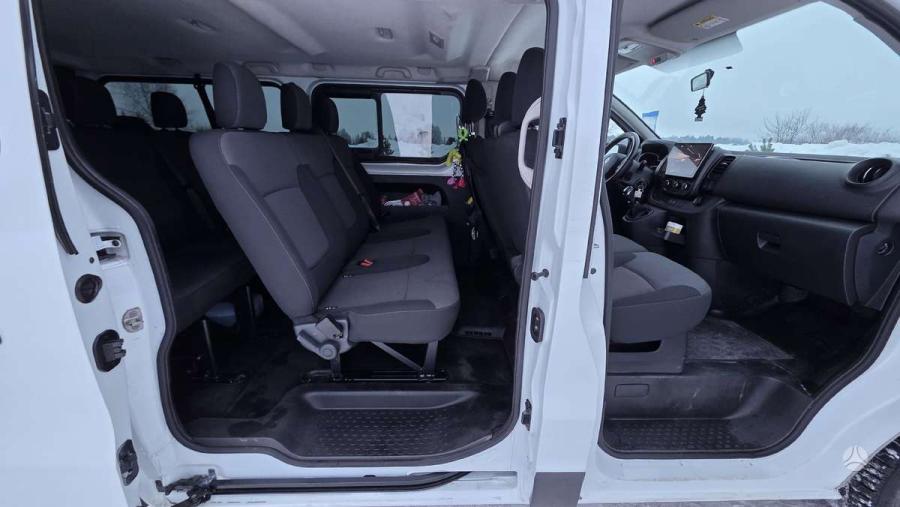 White Renault Trafic 2019 in Klaipeda, with an engine capacity of 2.00 L and mileage of 285 thousand km for 15690 €, photo 18 on AUTOMOTO.COM.LV