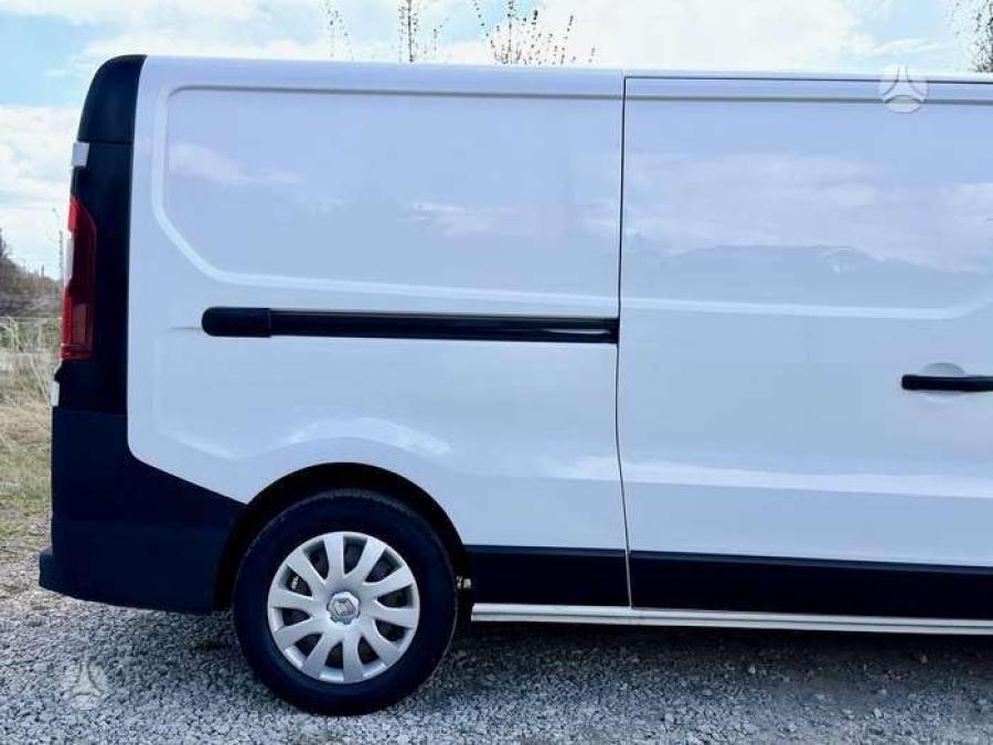 White Renault Trafic 2019 in Siauliai, with an engine capacity of 1.60 L and mileage of 357 thousand km for 7500 €, photo 14 on AUTOMOTO.COM.LV