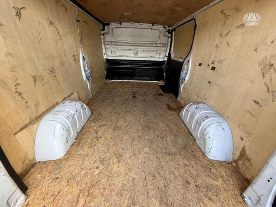 White Renault Trafic 2019 in Siauliai, with an engine capacity of 1.60 L and mileage of 357 thousand km for 7500 €, photo 23 on AUTOMOTO.COM.LV