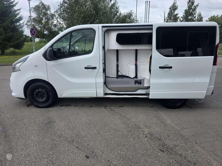 White Renault Trafic 2019 in Taurage, with an engine capacity of 1.60 L and mileage of 215 thousand km for 8000 €, photo 9 on AUTOMOTO.COM.LV