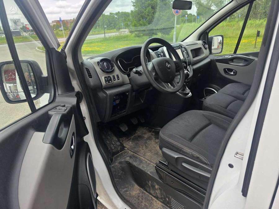 White Renault Trafic 2019 in Taurage, with an engine capacity of 1.60 L and mileage of 215 thousand km for 8000 €, photo 10 on AUTOMOTO.COM.LV