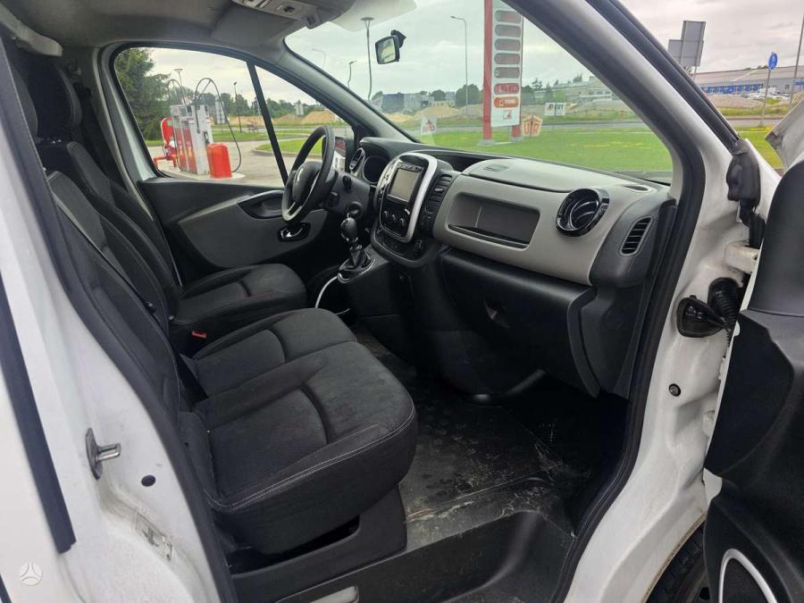 White Renault Trafic 2019 in Taurage, with an engine capacity of 1.60 L and mileage of 215 thousand km for 8000 €, photo 11 on AUTOMOTO.COM.LV