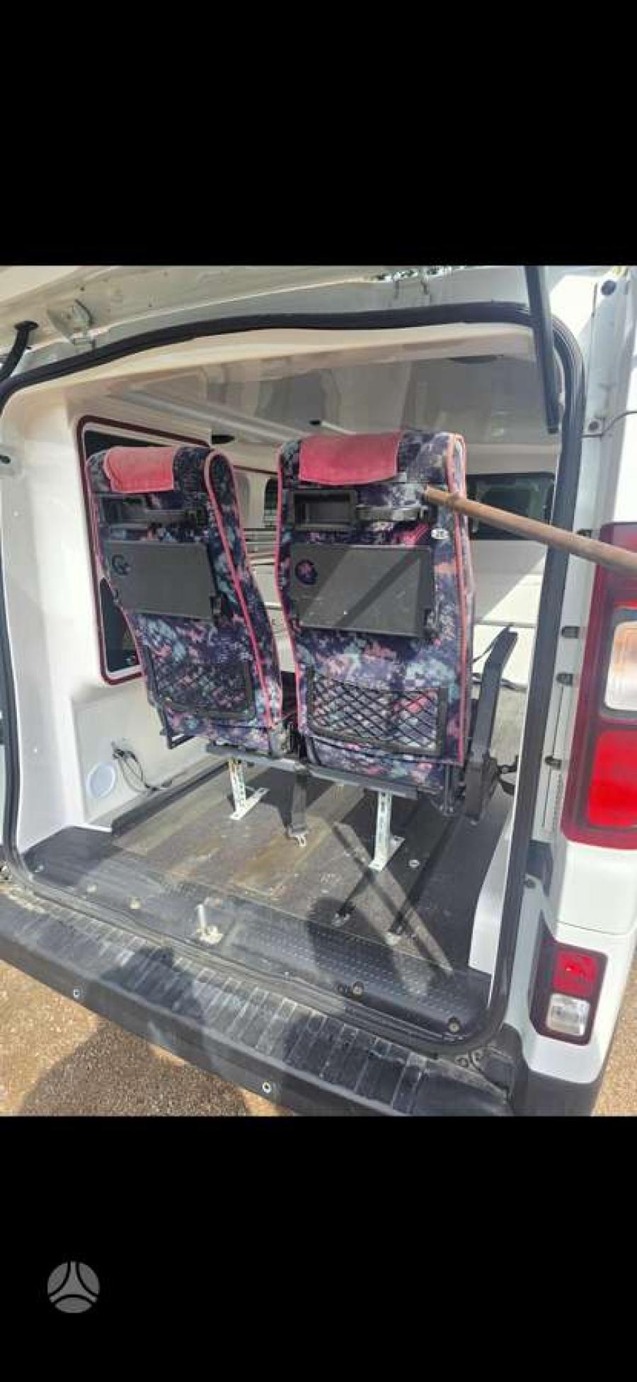 White Renault Trafic 2019 in Taurage, with an engine capacity of 1.60 L and mileage of 215 thousand km for 8000 €, photo 13 on AUTOMOTO.COM.LV