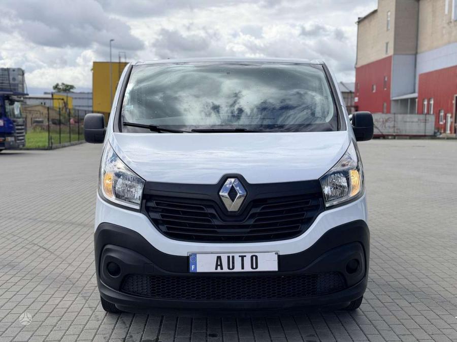White Renault Trafic 2019 in Taurage, with an engine capacity of 1.60 L and mileage of 248 thousand km for 7999 €, photo 3 on AUTOMOTO.COM.LV