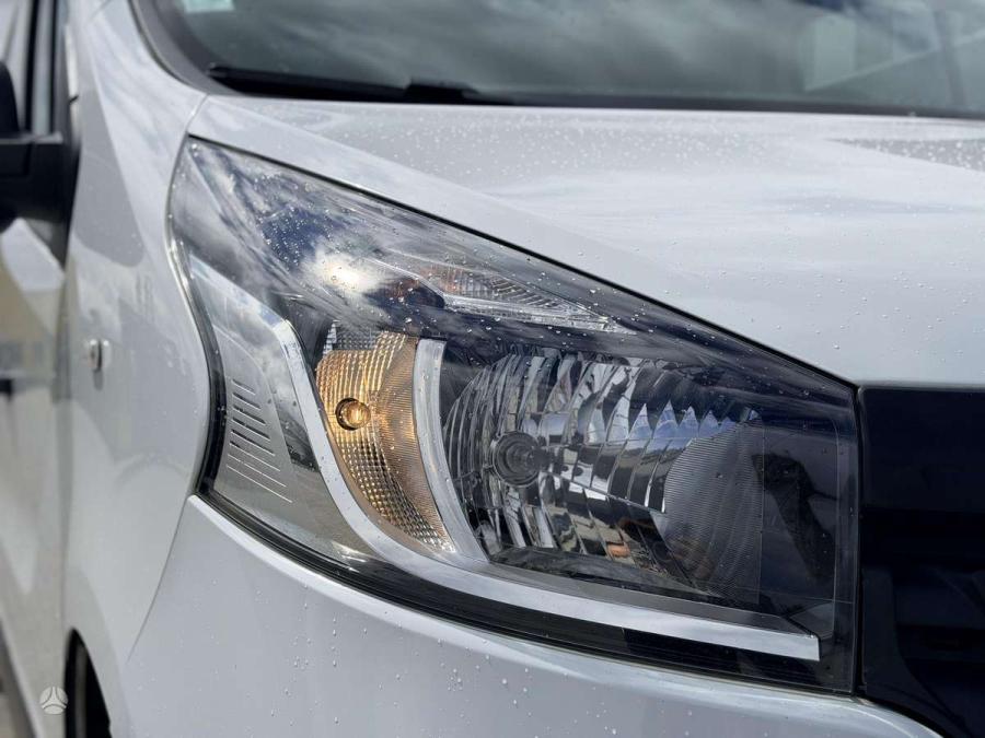 White Renault Trafic 2019 in Taurage, with an engine capacity of 1.60 L and mileage of 248 thousand km for 7999 €, photo 4 on AUTOMOTO.COM.LV