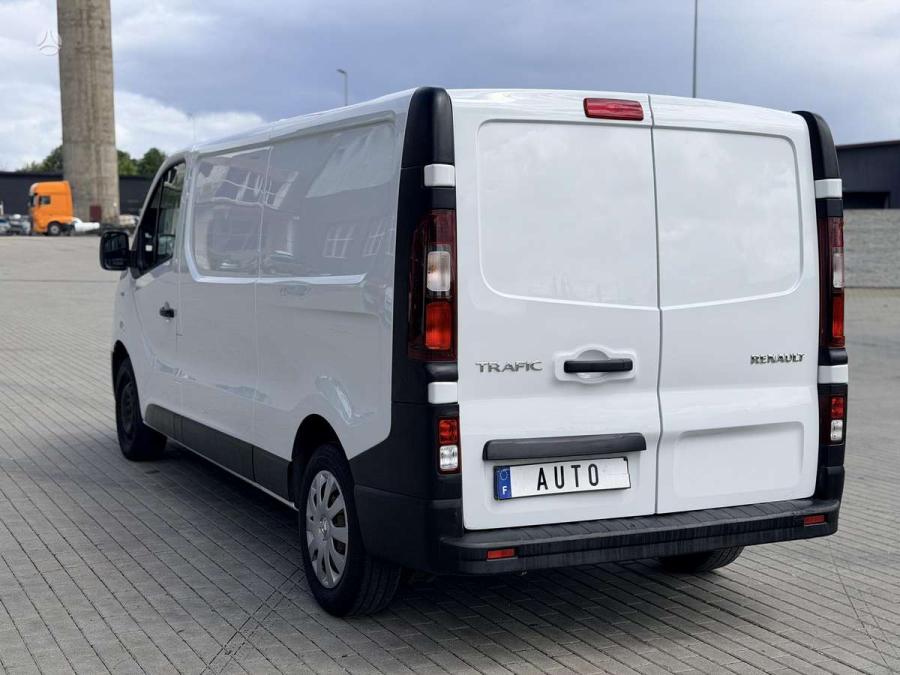 White Renault Trafic 2019 in Taurage, with an engine capacity of 1.60 L and mileage of 248 thousand km for 7999 €, photo 6 on AUTOMOTO.COM.LV