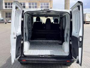 White Renault Trafic 2019 in Taurage, with an engine capacity of 1.60 L and mileage of 248 thousand km for 7999 €, photo 8 on AUTOMOTO.COM.LV