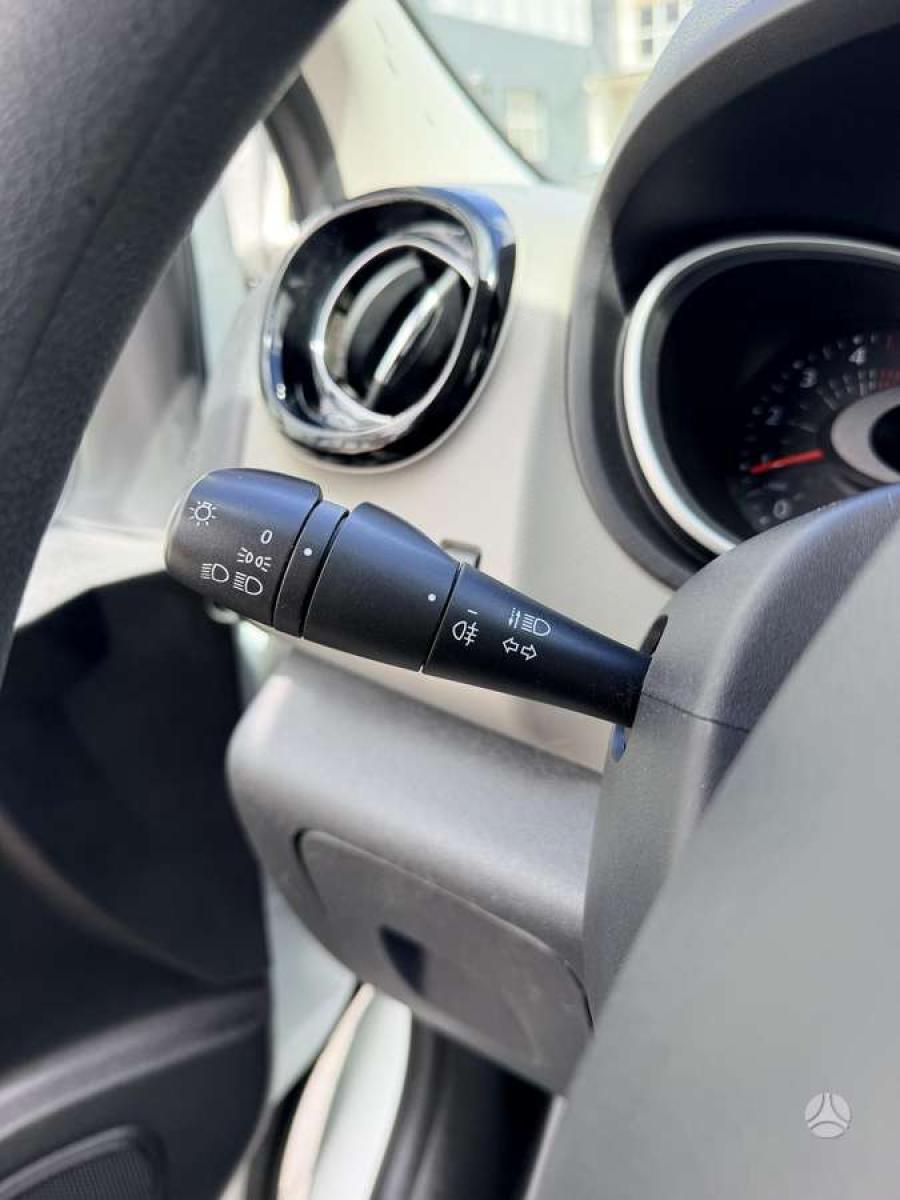 White Renault Trafic 2019 in Taurage, with an engine capacity of 1.60 L and mileage of 248 thousand km for 7999 €, photo 11 on AUTOMOTO.COM.LV