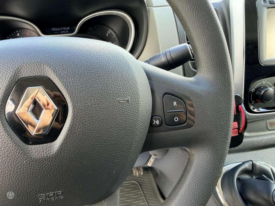 White Renault Trafic 2019 in Taurage, with an engine capacity of 1.60 L and mileage of 248 thousand km for 7999 €, photo 14 on AUTOMOTO.COM.LV