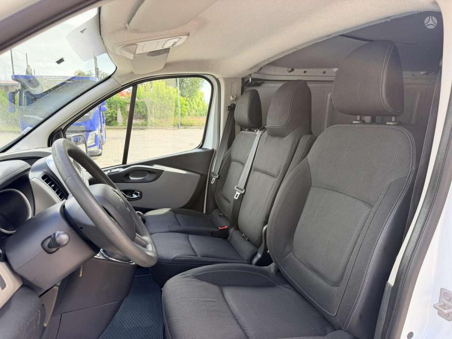 White Renault Trafic 2019 in Taurage, with an engine capacity of 1.60 L and mileage of 248 thousand km for 7999 €, photo 18 on AUTOMOTO.COM.LV
