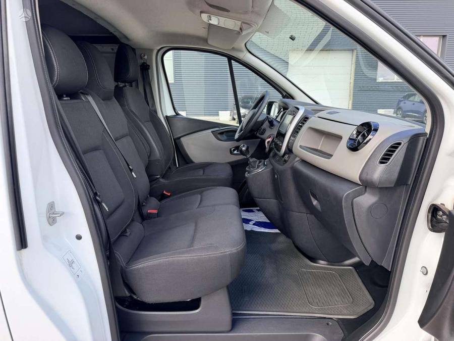 White Renault Trafic 2019 in Taurage, with an engine capacity of 1.60 L and mileage of 248 thousand km for 7999 €, photo 22 on AUTOMOTO.COM.LV