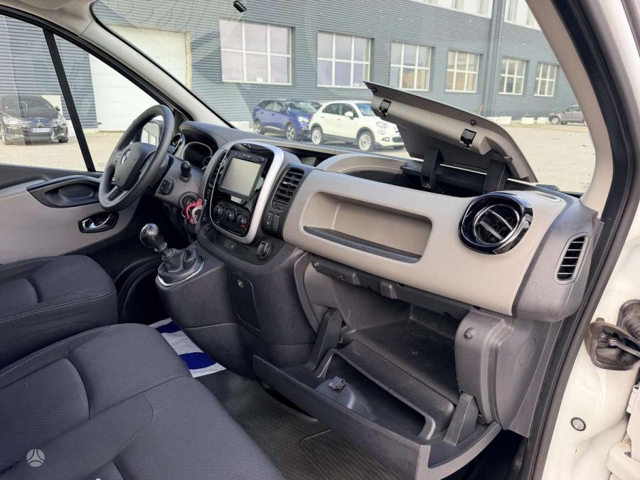 White Renault Trafic 2019 in Taurage, with an engine capacity of 1.60 L and mileage of 248 thousand km for 7999 €, photo 23 on AUTOMOTO.COM.LV