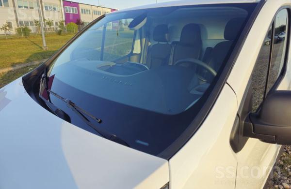 Renault Trafic 2019 in Liepaja on AUTOMOTO.COM.LV White Renault Trafic 2019 in Liepaja, with an engine capacity of 1.60 L and mileage of 216 thousand km for 8950 €, photo 7 on AUTOMOTO.COM.LV
