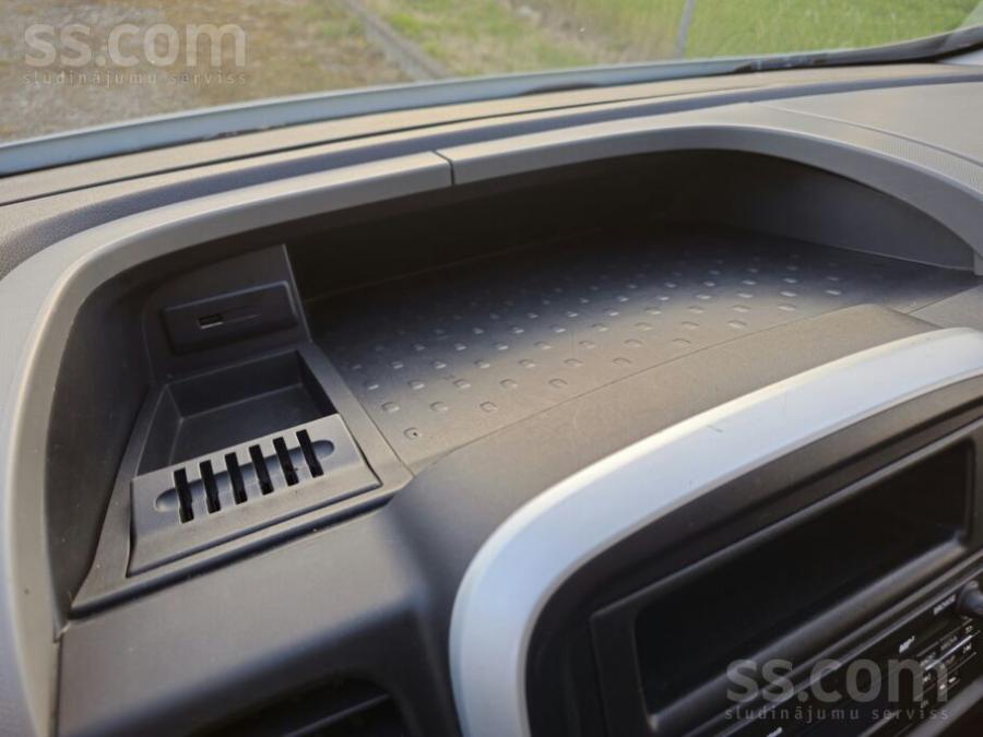 Balts Renault Trafic 2019 Liepāja, ar dzinēja tilpumu 1.60 L un nobraukumu 216 tūkst. km par 8950 €, foto 14 vietnē AUTOMOTO.COM.LV