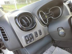 Balts Renault Trafic 2019 Liepāja, ar dzinēja tilpumu 1.60 L un nobraukumu 216 tūkst. km par 8950 €, foto 18 vietnē AUTOMOTO.COM.LV