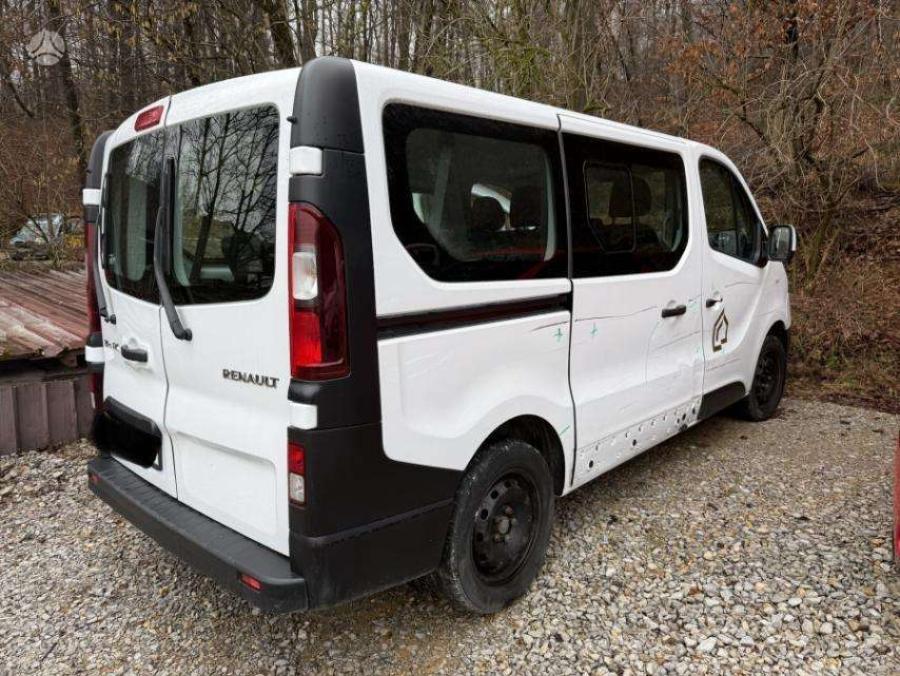 White Renault Trafic 2020 in Marijampole, with an engine capacity of 2.00 L and mileage of 230 thousand km for 9500 €, photo 2 on AUTOMOTO.COM.LV