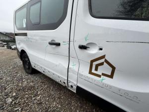White Renault Trafic 2020 in Marijampole, with an engine capacity of 2.00 L and mileage of 230 thousand km for 9500 €, photo 3 on AUTOMOTO.COM.LV