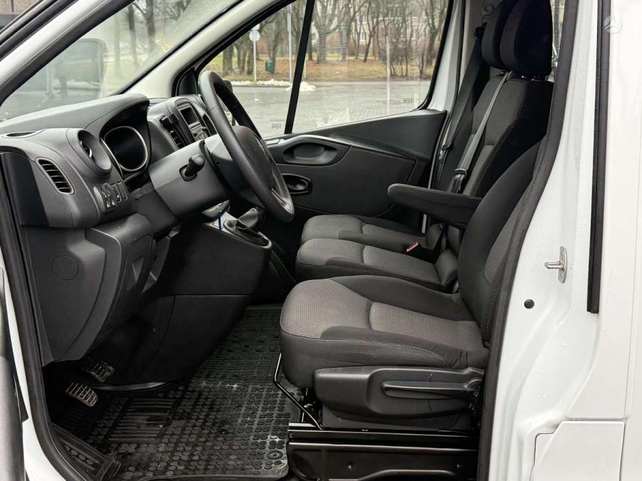 White Renault Trafic 2020 in Kaunas, with an engine capacity of 2.00 L and mileage of 117 thousand km for 16500 €, photo 8 on AUTOMOTO.COM.LV
