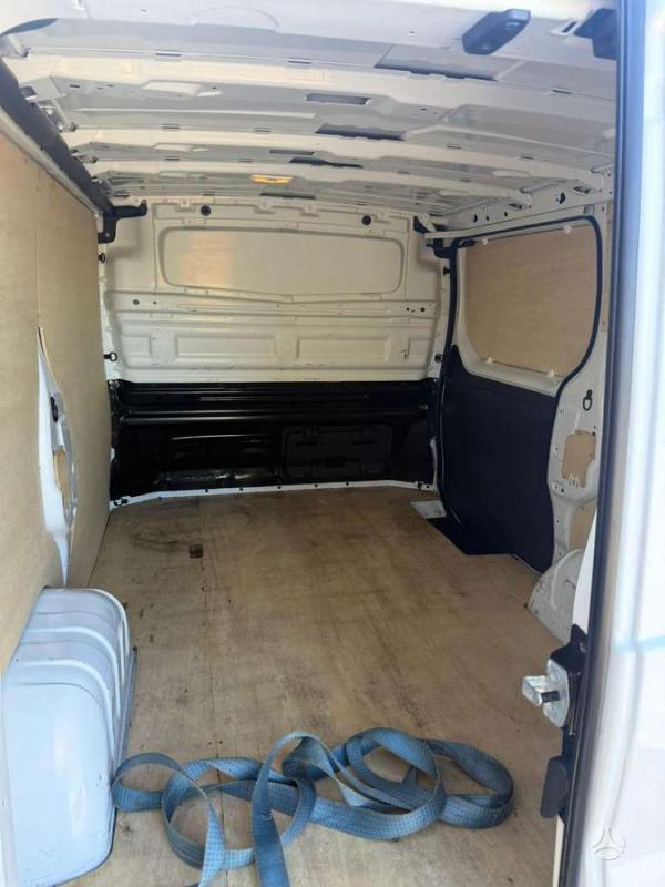 White Renault Trafic 2020 in Kaunas, with an engine capacity of 1.60 L and mileage of 270 thousand km for 5450 €, photo 10 on AUTOMOTO.COM.LV