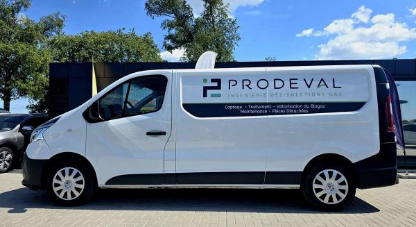 White Renault Trafic 2020 in Taurage, with an engine capacity of 2.00 L and mileage of 262 thousand km for 9438 €, photo 5 on AUTOMOTO.COM.LV