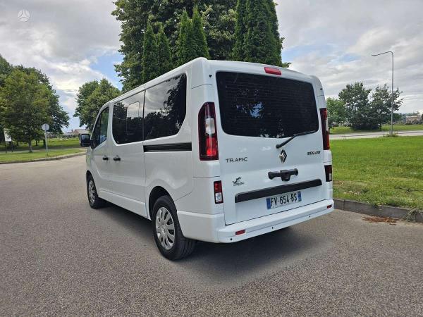 White Renault Trafic 2020 in Taurage, with an engine capacity of 2.00 L and mileage of 157 thousand km for 12500 €, photo 6 on AUTOMOTO.COM.LV