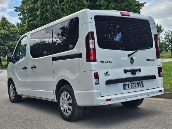 White Renault Trafic 2020 in Taurage, with an engine capacity of 2.00 L and mileage of 157 thousand km for 12500 €, photo 8 on AUTOMOTO.COM.LV