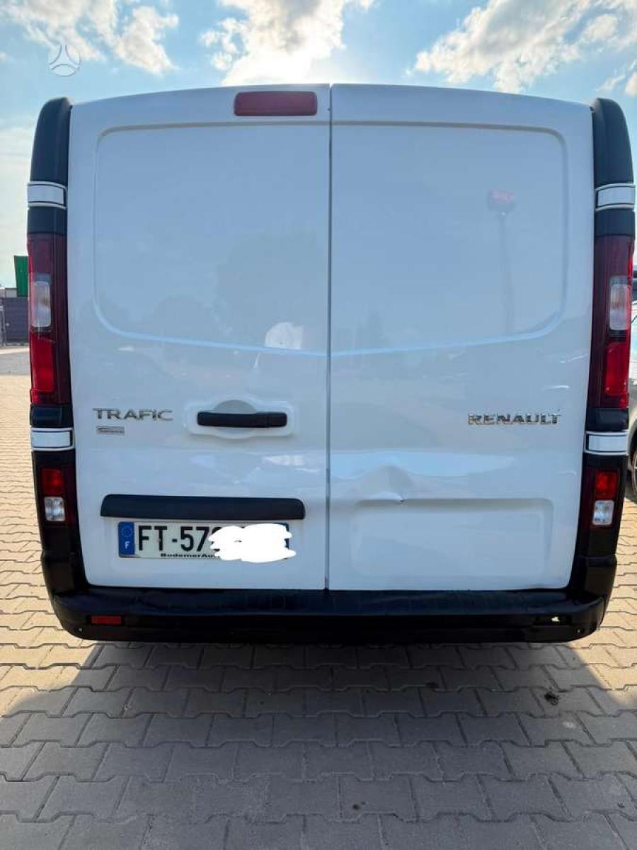 White Renault Trafic 2020 in Kaunas, with an engine capacity of 2.00 L and mileage of 272 thousand km for 5750 €, photo 4 on AUTOMOTO.COM.LV