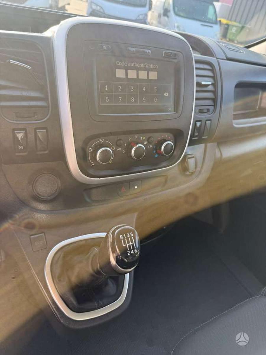 White Renault Trafic 2020 in Kaunas, with an engine capacity of 2.00 L and mileage of 272 thousand km for 5750 €, photo 9 on AUTOMOTO.COM.LV