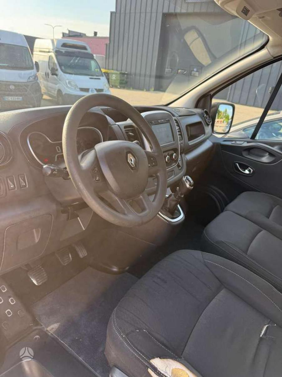 White Renault Trafic 2020 in Kaunas, with an engine capacity of 2.00 L and mileage of 272 thousand km for 5750 €, photo 10 on AUTOMOTO.COM.LV