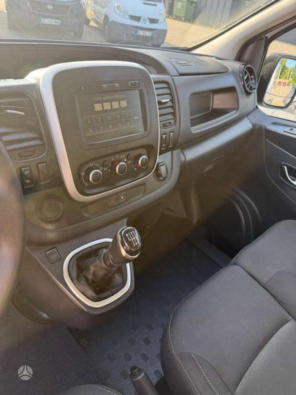 White Renault Trafic 2020 in Kaunas, with an engine capacity of 2.00 L and mileage of 272 thousand km for 5750 €, photo 10 on AUTOMOTO.COM.LV