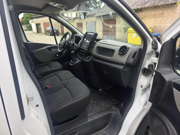 White Renault Trafic 2020 in Taurage, with an engine capacity of 1.60 L and mileage of 250 thousand km for 9200 €, photo 3 on AUTOMOTO.COM.LV
