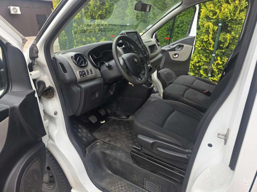 White Renault Trafic 2020 in Taurage, with an engine capacity of 1.60 L and mileage of 250 thousand km for 9200 €, photo 5 on AUTOMOTO.COM.LV