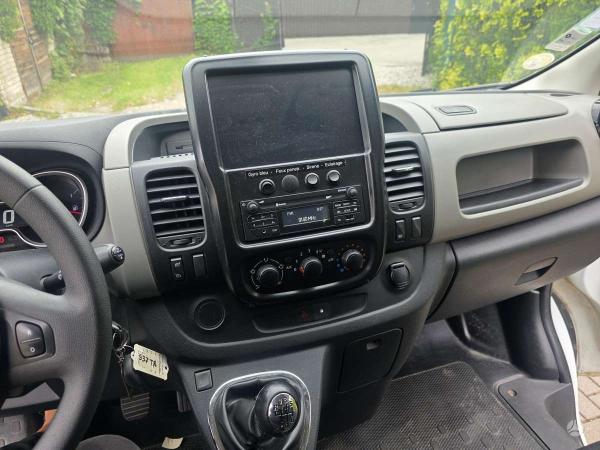 White Renault Trafic 2020 in Taurage, with an engine capacity of 1.60 L and mileage of 250 thousand km for 9200 €, photo 5 on AUTOMOTO.COM.LV