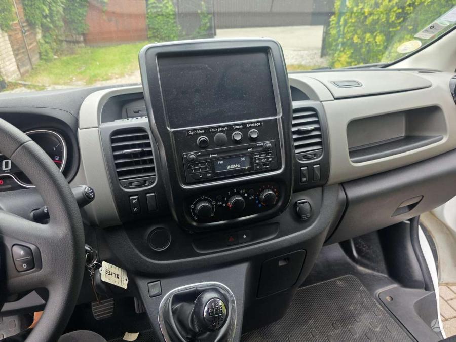 White Renault Trafic 2020 in Taurage, with an engine capacity of 1.60 L and mileage of 250 thousand km for 9200 €, photo 6 on AUTOMOTO.COM.LV
