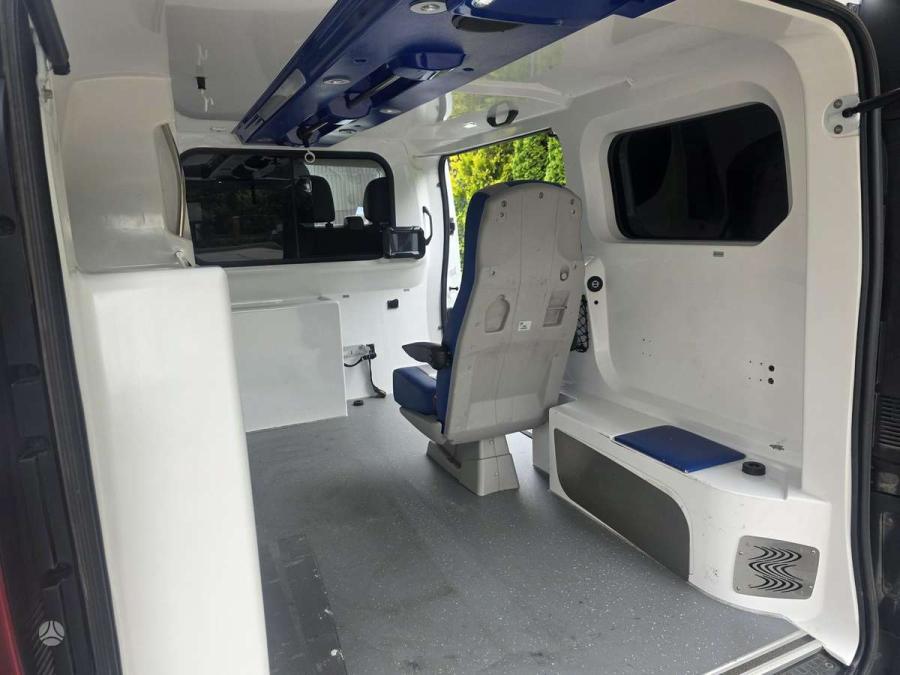 White Renault Trafic 2020 in Taurage, with an engine capacity of 1.60 L and mileage of 250 thousand km for 9200 €, photo 8 on AUTOMOTO.COM.LV