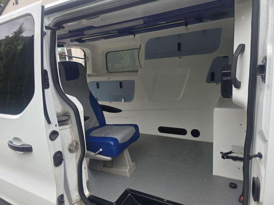 White Renault Trafic 2020 in Taurage, with an engine capacity of 1.60 L and mileage of 250 thousand km for 9200 €, photo 9 on AUTOMOTO.COM.LV