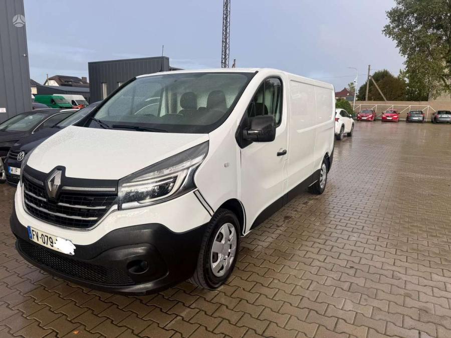 White Renault Trafic 2020 in Kaunas, with an engine capacity of 2.00 L and mileage of 249 thousand km for 5200 €, photo 1 on AUTOMOTO.COM.LV