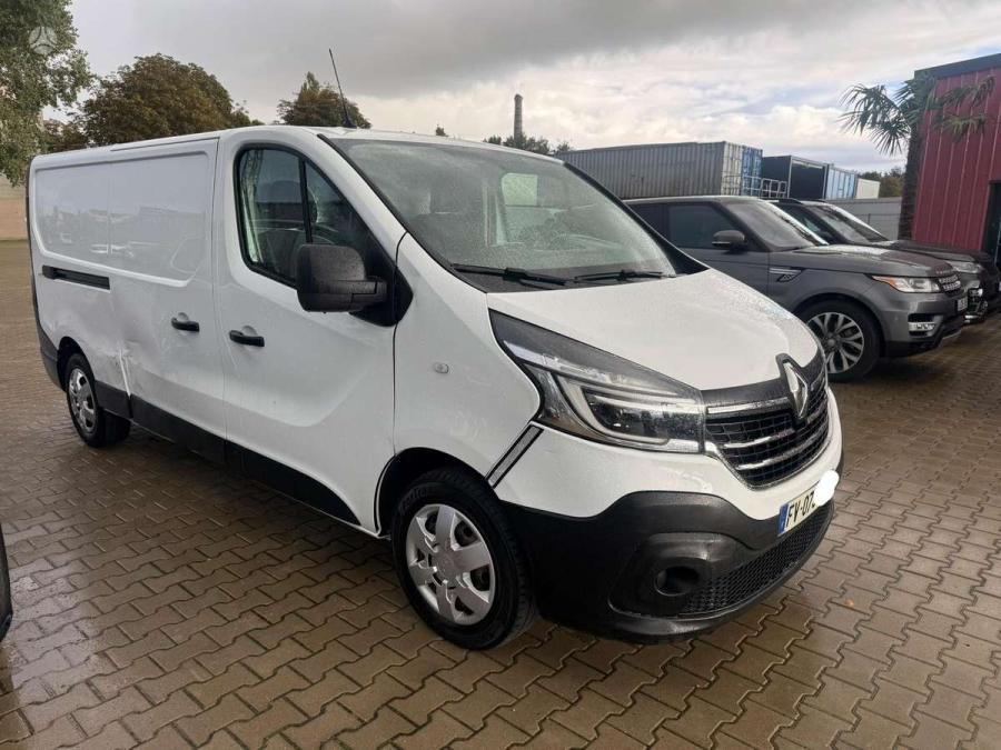 White Renault Trafic 2020 in Kaunas, with an engine capacity of 2.00 L and mileage of 249 thousand km for 5200 €, photo 5 on AUTOMOTO.COM.LV