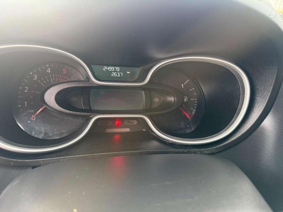 White Renault Trafic 2020 in Kaunas, with an engine capacity of 2.00 L and mileage of 249 thousand km for 5200 €, photo 11 on AUTOMOTO.COM.LV