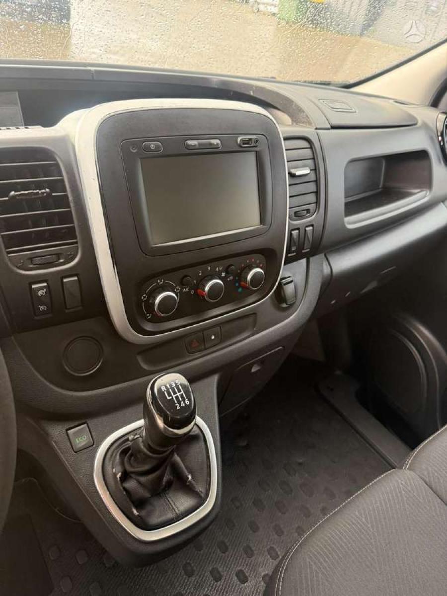 White Renault Trafic 2020 in Kaunas, with an engine capacity of 2.00 L and mileage of 249 thousand km for 5200 €, photo 12 on AUTOMOTO.COM.LV