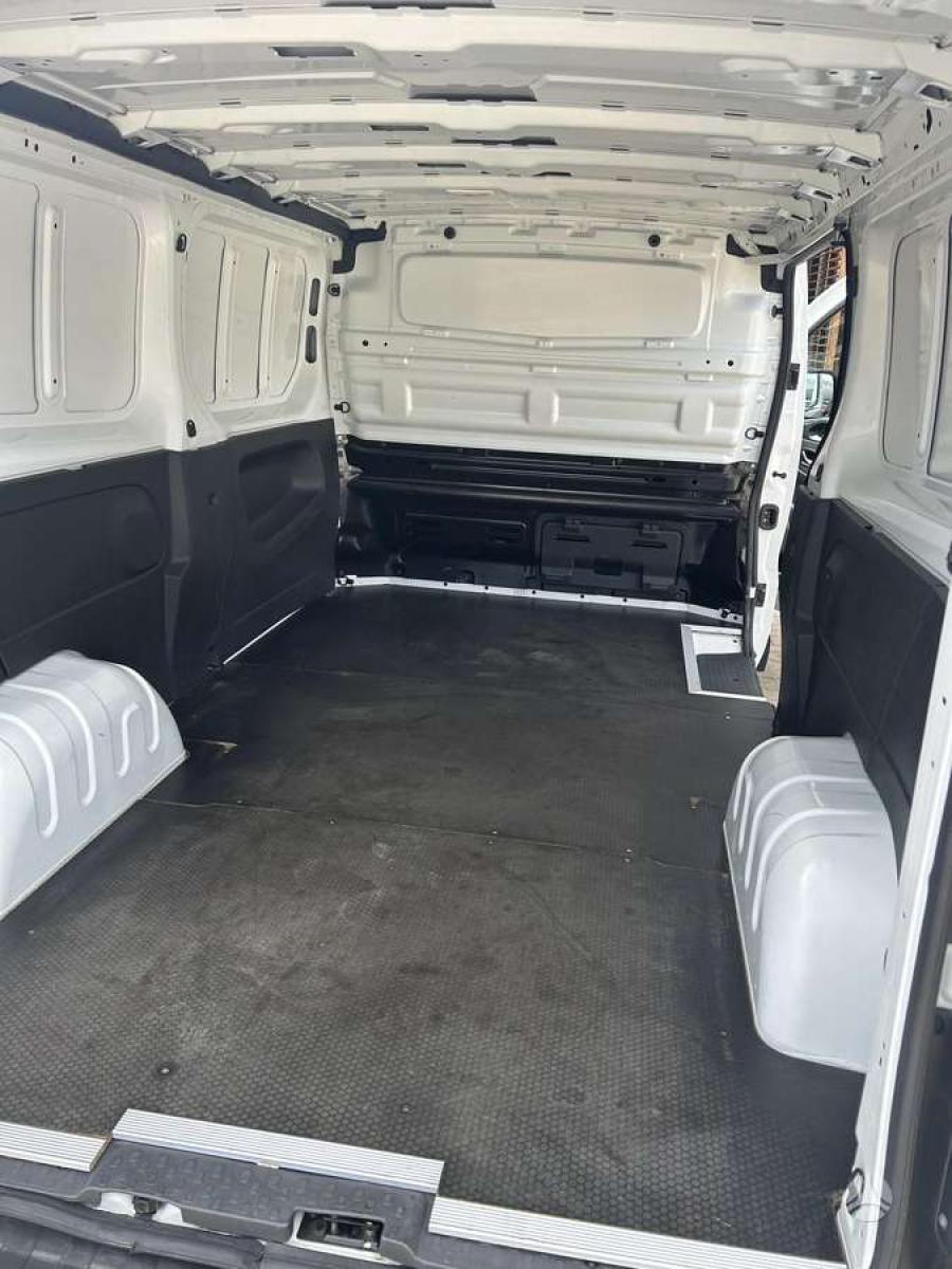 Balts Renault Trafic 2021 Kauņa, ar dzinēja tilpumu 2.00 L un nobraukumu 210 tūkst. km par 5950 €, foto 14 vietnē AUTOMOTO.COM.LV