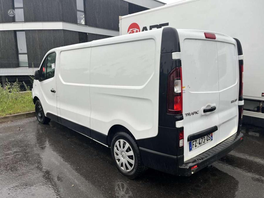 White Renault Trafic 2021 in Kaunas, with an engine capacity of 2.00 L and mileage of 300 thousand km for 5750 €, photo 4 on AUTOMOTO.COM.LV