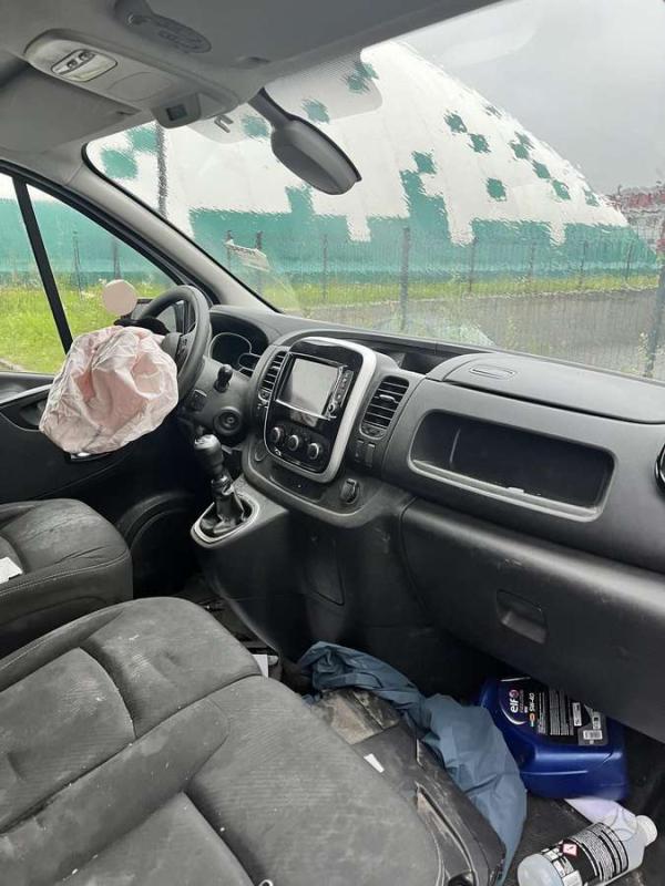 White Renault Trafic 2021 in Kaunas, with an engine capacity of 2.00 L and mileage of 300 thousand km for 5750 €, photo 4 on AUTOMOTO.COM.LV