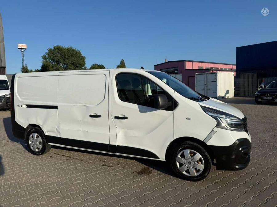 White Renault Trafic 2021 in Kaunas, with an engine capacity of 2.00 L and mileage of 246 thousand km for 5700 €, photo 8 on AUTOMOTO.COM.LV