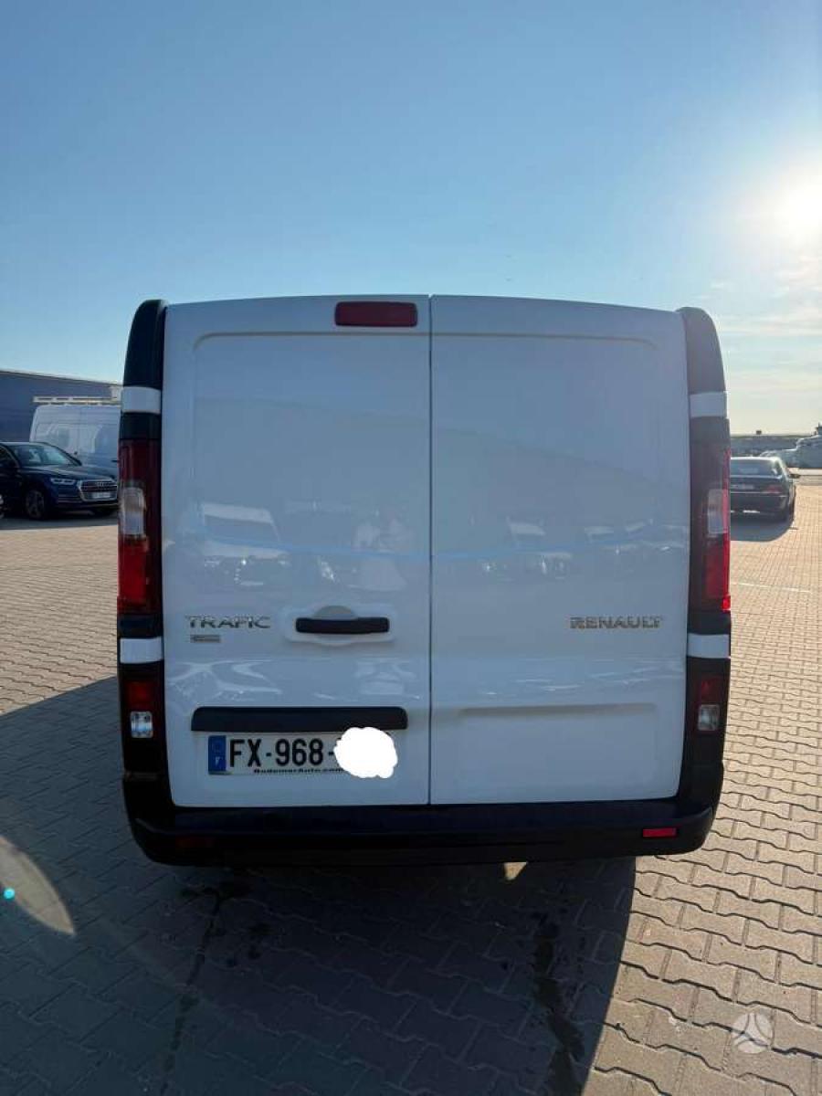 White Renault Trafic 2021 in Kaunas, with an engine capacity of 2.00 L and mileage of 246 thousand km for 5700 €, photo 12 on AUTOMOTO.COM.LV